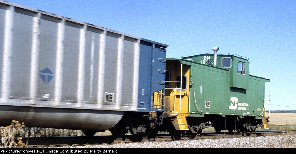 BN Caboose #12528